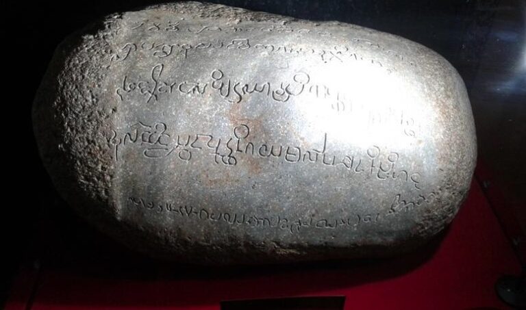 √ Prasasti Peninggalan Kerajaan Sriwijaya Beserta Gambarnya